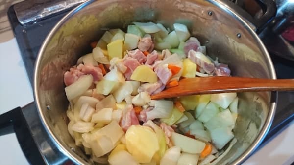 カレー鍋のおすすめ人気ランキング12選！焦げ付きにくく洗いやすい商品を紹介 | Kaubel